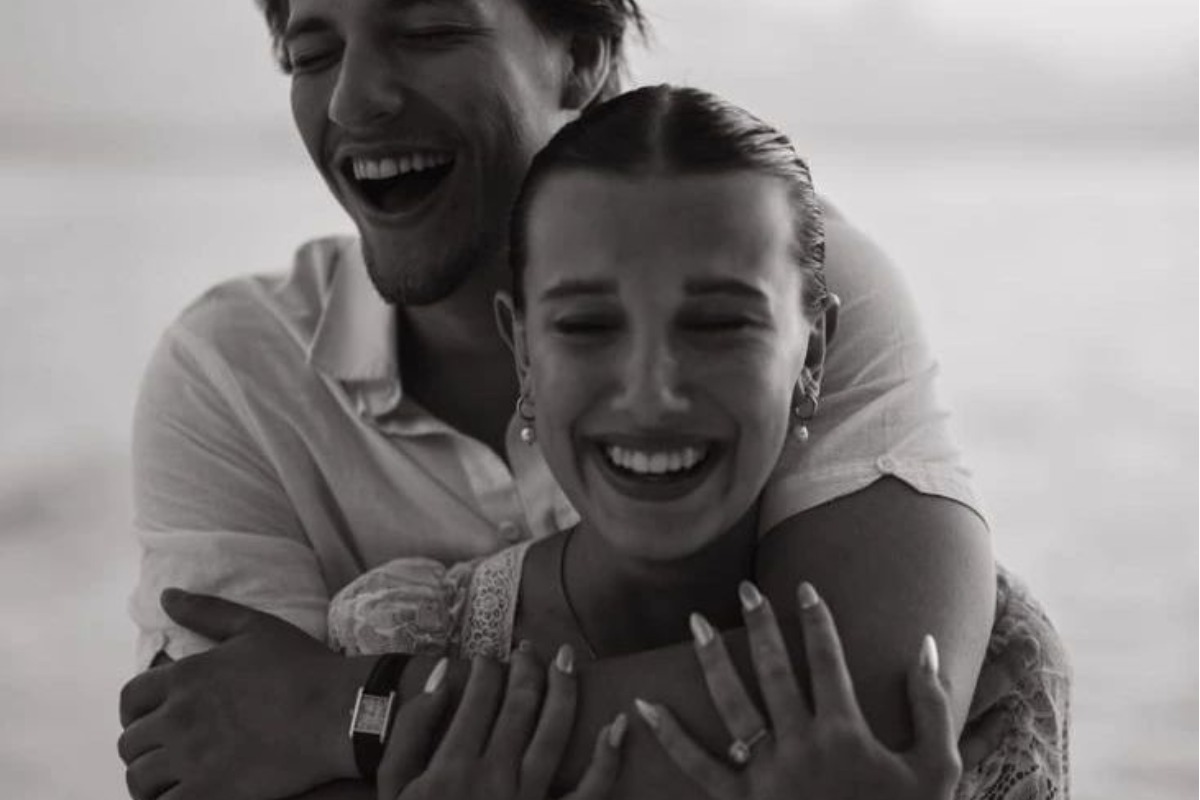 Звезда сериала «Очень странные дела помолвлена с сыном Бон Джови