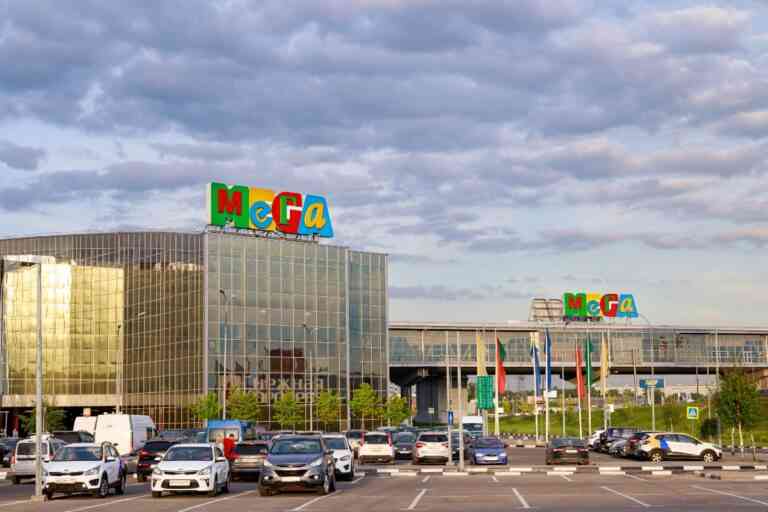 «Мега Белая Дача» приостановила работу на фоне атаки беспилотников